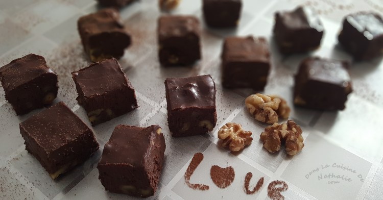 Fudge aux noix de Grenoble et chocolat | Incroyablement savoureux